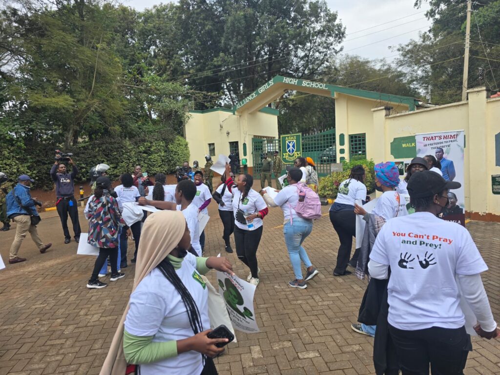 Alliance Girls Alumni stage protest demanding arrest of teacher accused ...