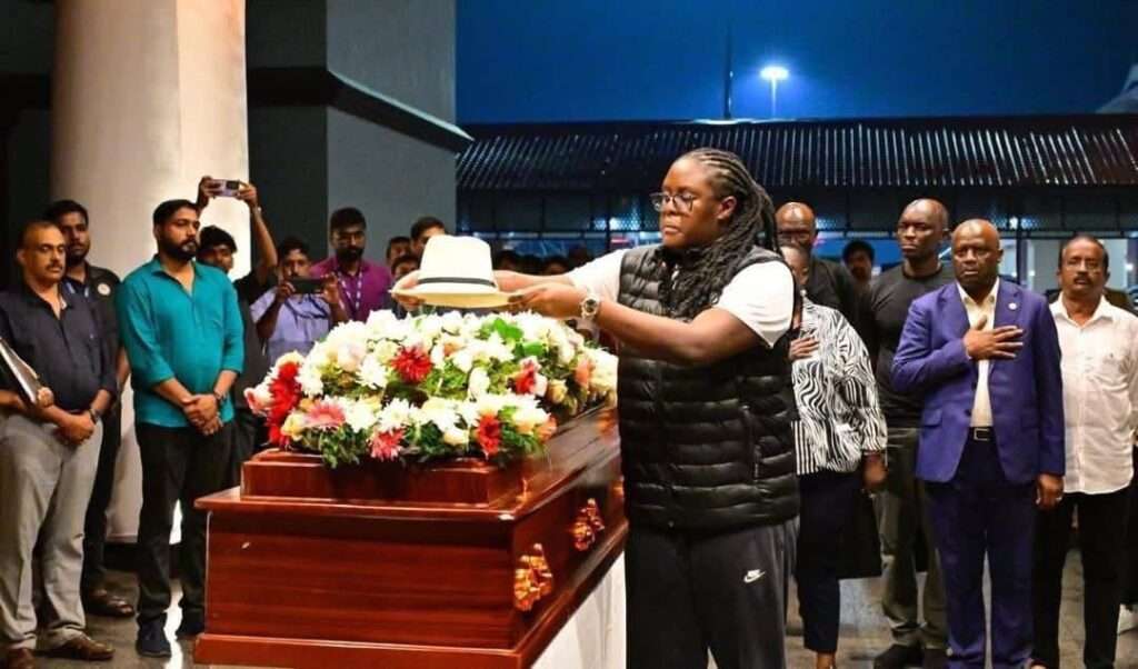 [PHOTOS] Raila Odinga’s Iconic Fedora Becomes His Final Symbol of Love ...